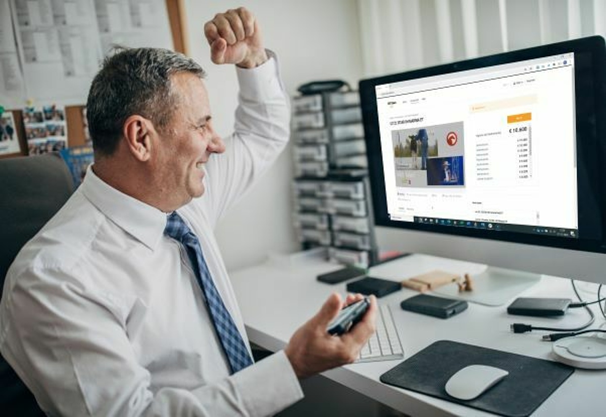 5 reasons why to use your own auctions to sell your… | WeAuction